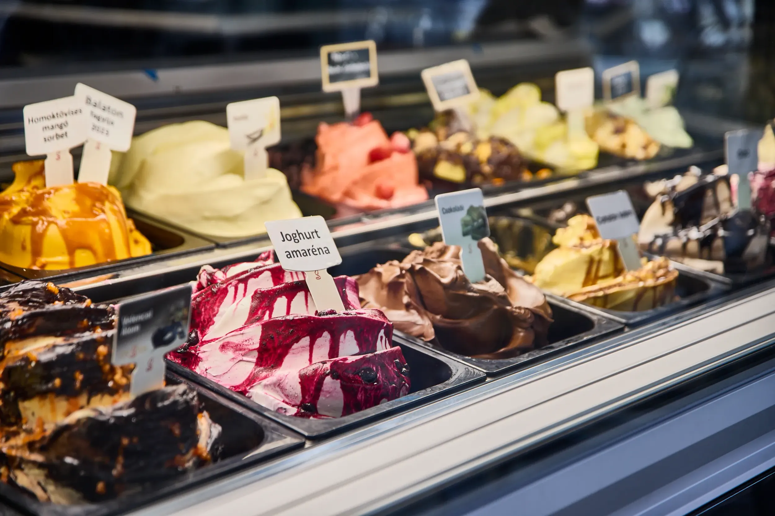 Amaretto Fagyizó: díjnyertes fagyikkal vár a kedves kis családi ...