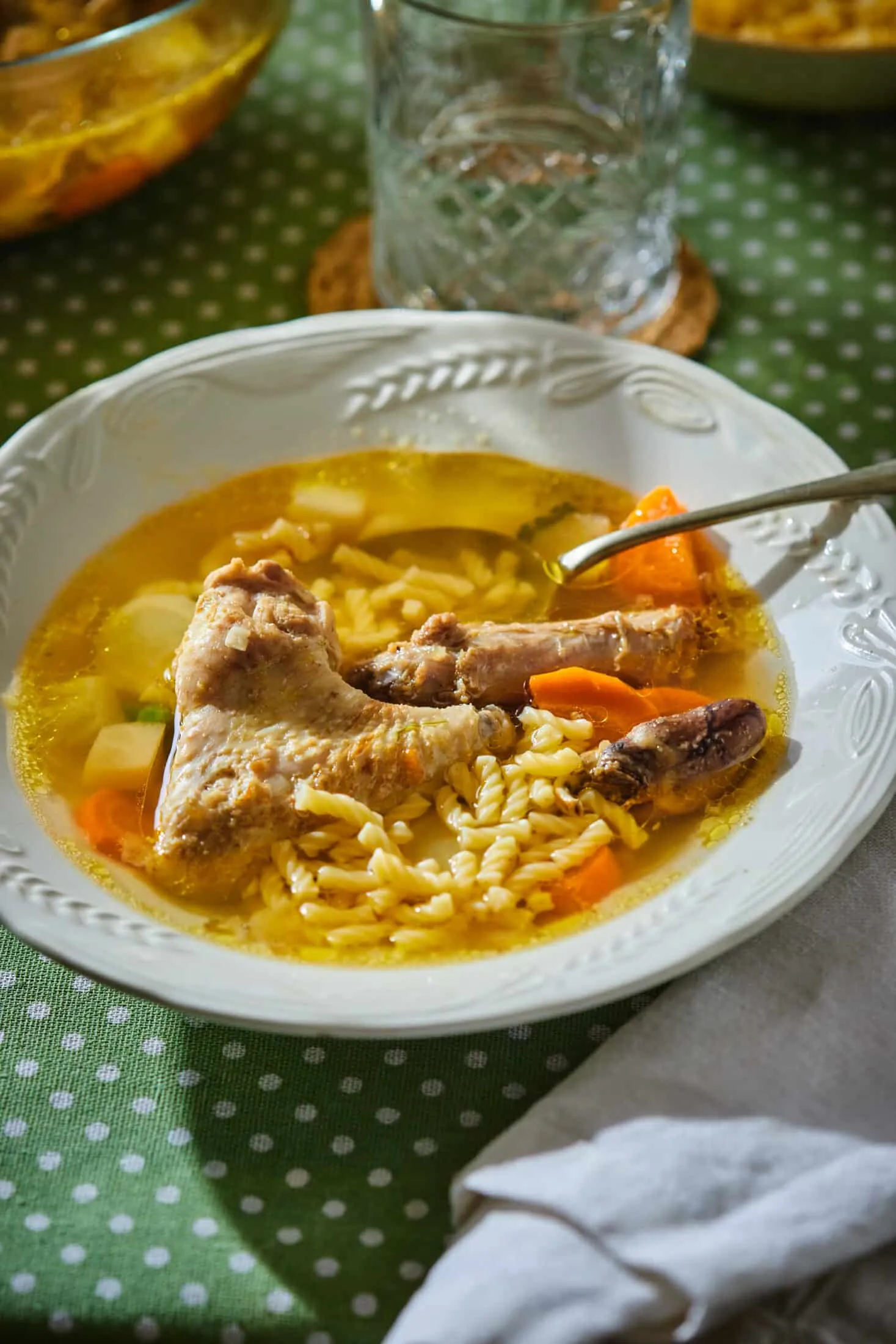 Csirkeaprólék-leves recept zöldségekkel | Street Kitchen