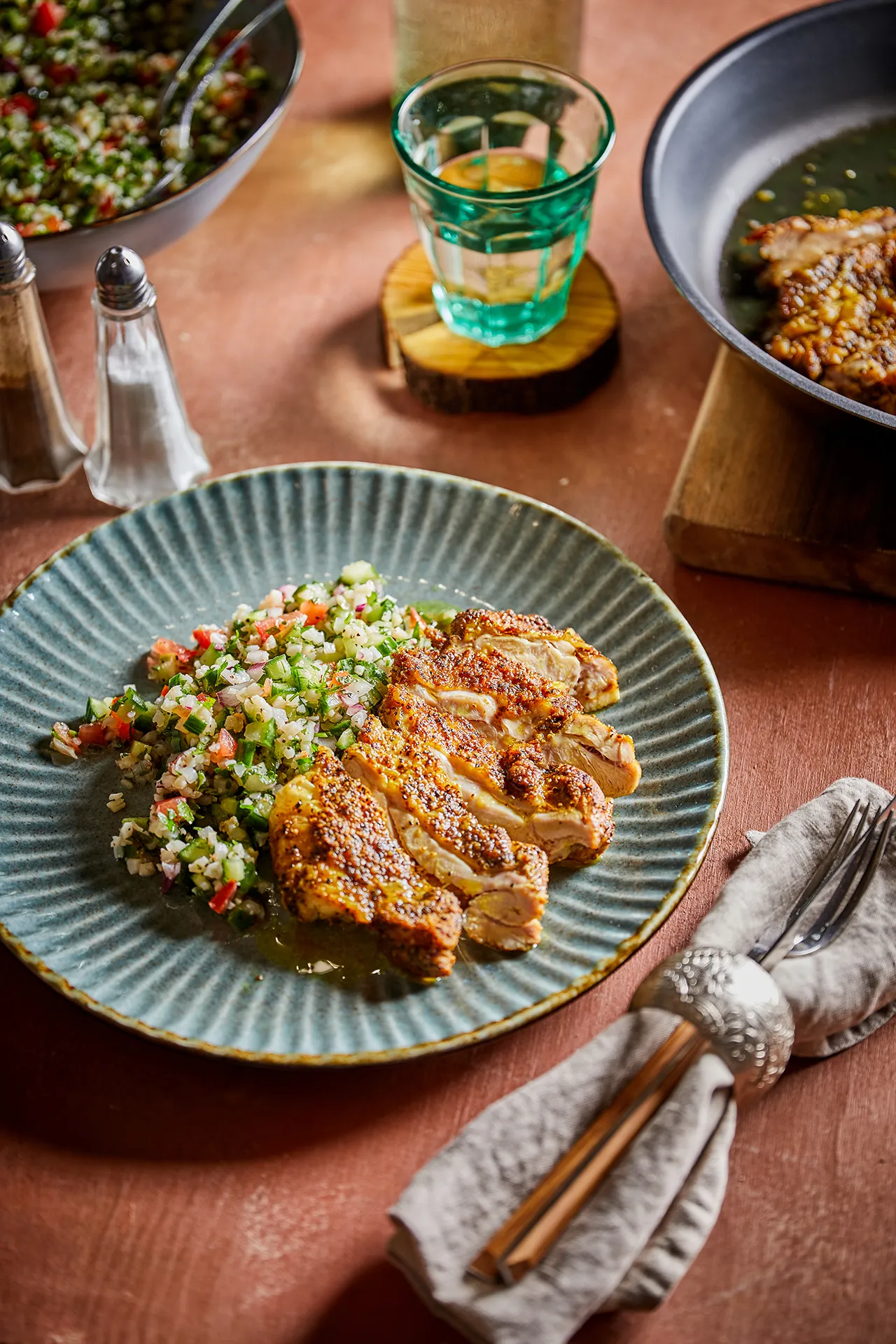 Karfiolrizses tabulé csirkecombbal recept | Street Kitchen